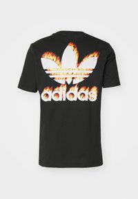 adidas Originals GRAPHICS FIRE TREFOIL - T-shirt con stampa - black ...
