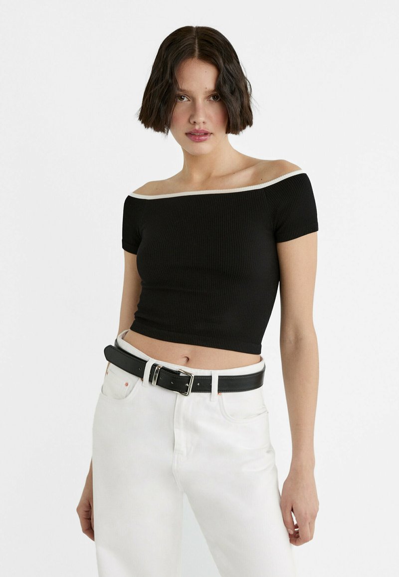 Stradivarius SEAMLESS OFF-THE-SHOULDER CONTRAST - T-Shirt basic - black ...