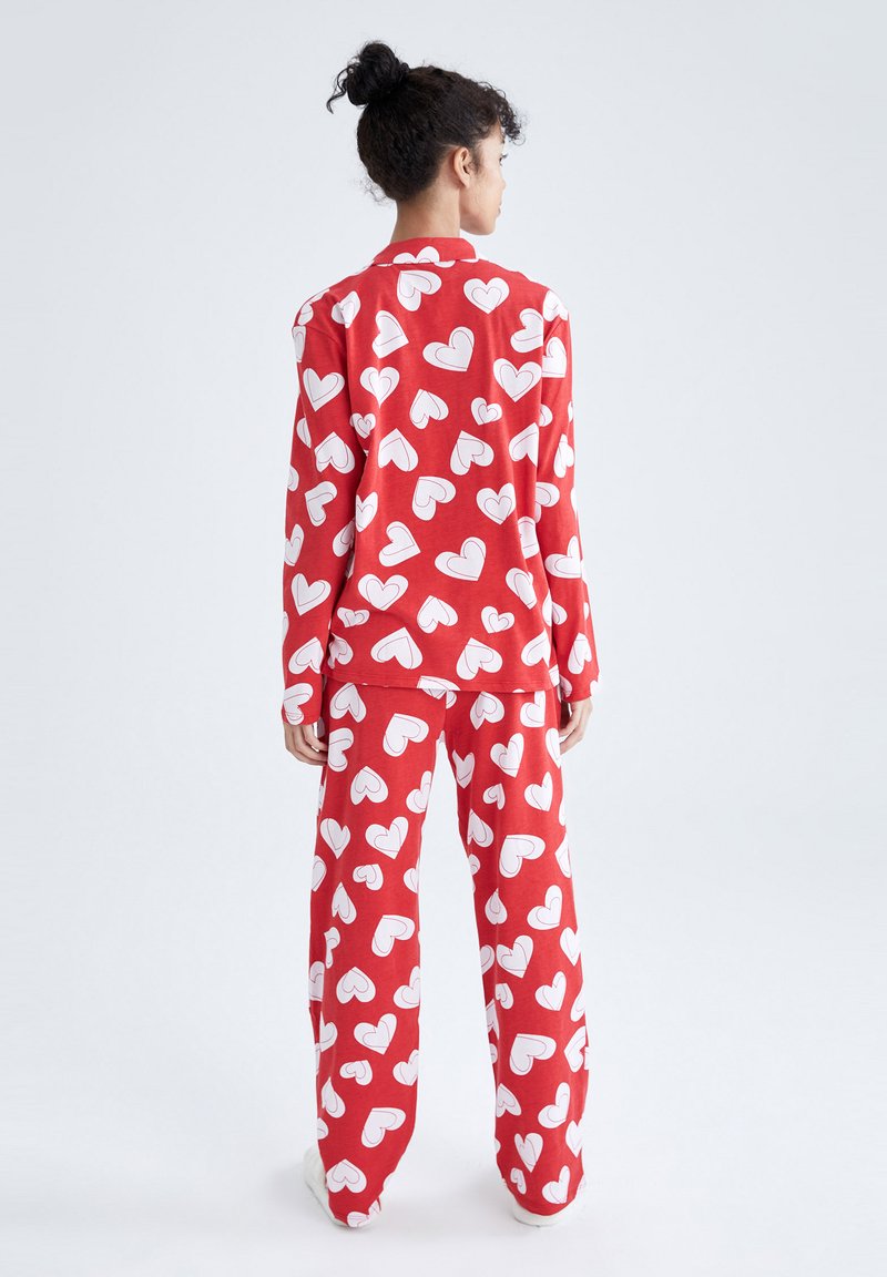 Full White Heart Print Crew Neck Pajamas Set, Casual Short