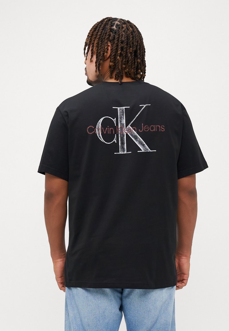 Calvin Klein Jeans Plus PLUS TEXTURED MONOLOGO TEE - T-shirt print - black/zwart - Zalando.nl