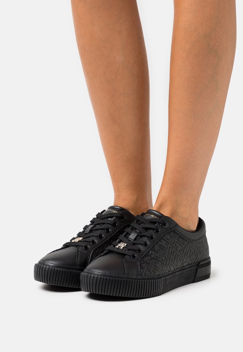 Tommy Hilfiger MONOGRAM - Trainers - black - Zalando.co.uk