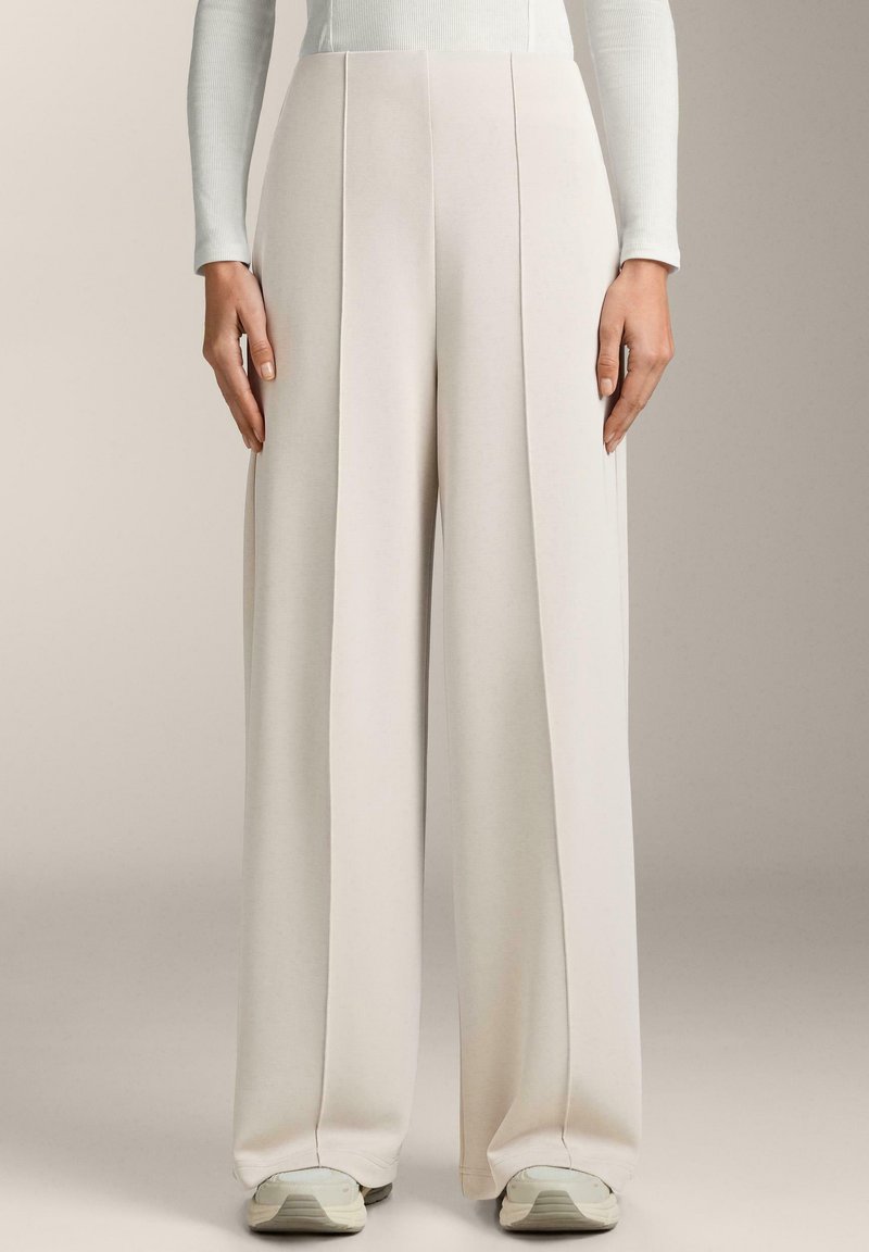 OYSHO STRAIGHT-LEG WITH SOFT-TOUCH AND CREASE - Trousers - sand - Zalando