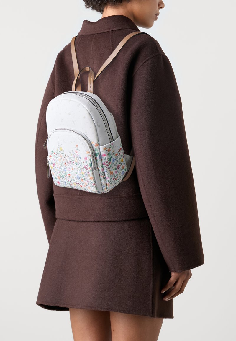 PARFOIS BACKPACK STRAWBERRY - Rucsac - white/alb - Zalando.ro