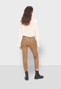 Oakwood GIFT - Lederhose - coffee/dunkelbraun - Zalando.de