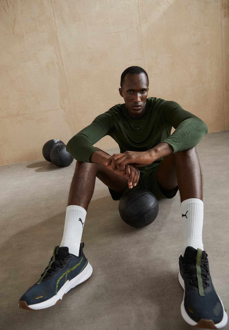 Puma TRAIN FORMKNIT SEAMLESS TEE - Langarmshirt - myrtle/grün - Zalando.at