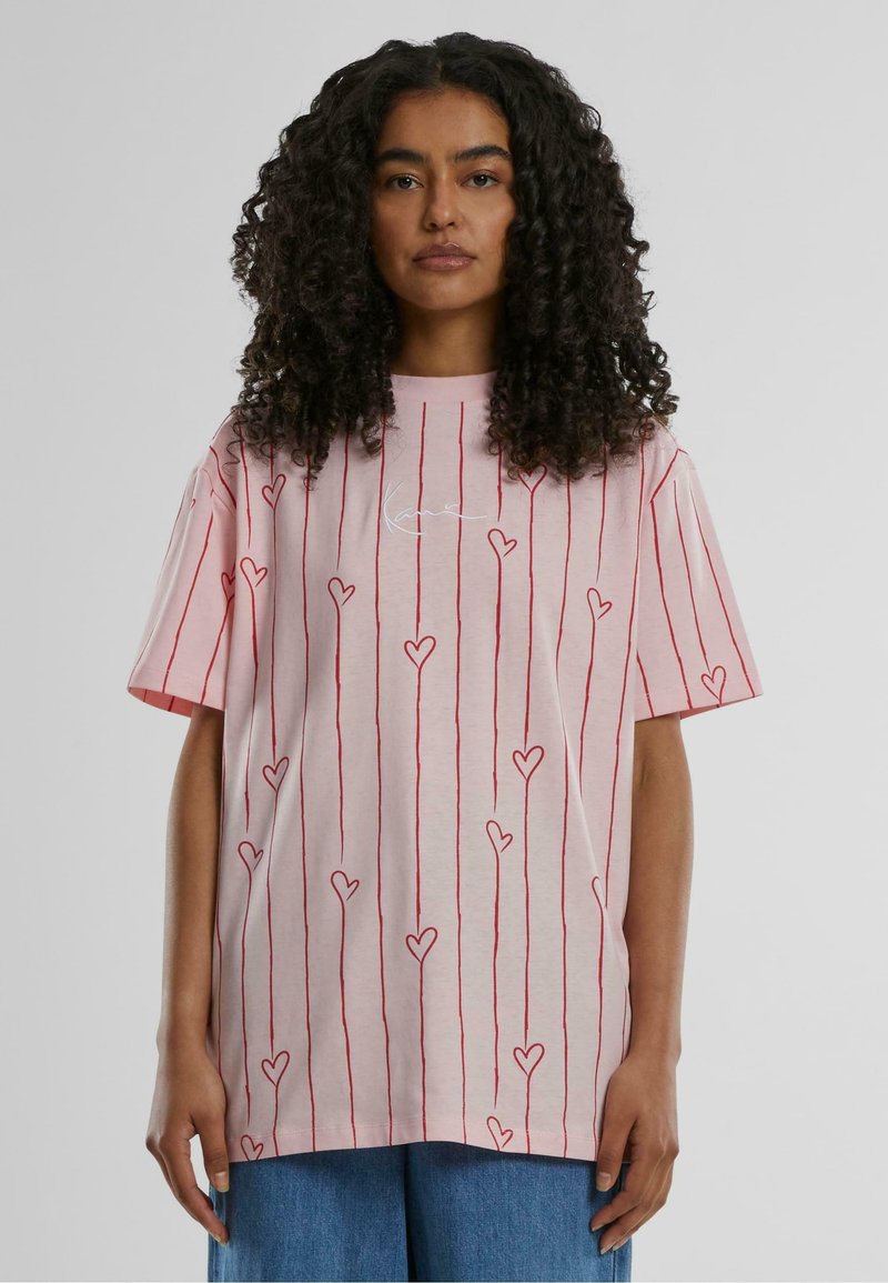 Karl Kani SIGNATURE HEART PINSTRIPE - T-shirts print - rose red/lys ...