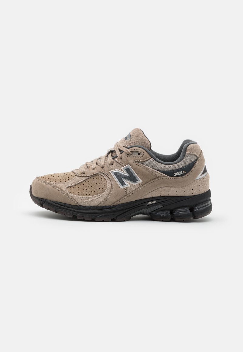New Balance M2002 UNISEX - Sneaker low - driftwood/taupe - Zalando.ch