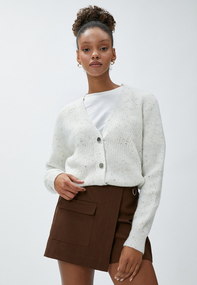 Koton SILVERY V NECK BUTTONED - Neuletakki - beige - Zalando.fi