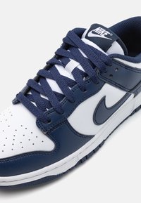 Nike Sportswear DUNK RETRO - Trainers - white/midnight navy/white - Zalando