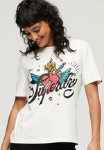 Superdry SUPERDRY TATTOO SCRIPT GRAPHIC - T-Shirt print - ecru/hellgelb ...