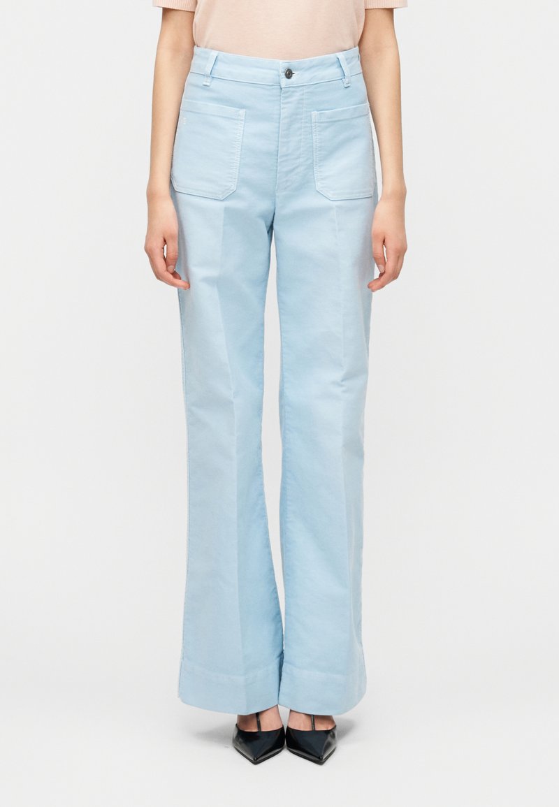 Victoria Beckham ALINA - Flared Jeans - sky blue/light-blue denim ...