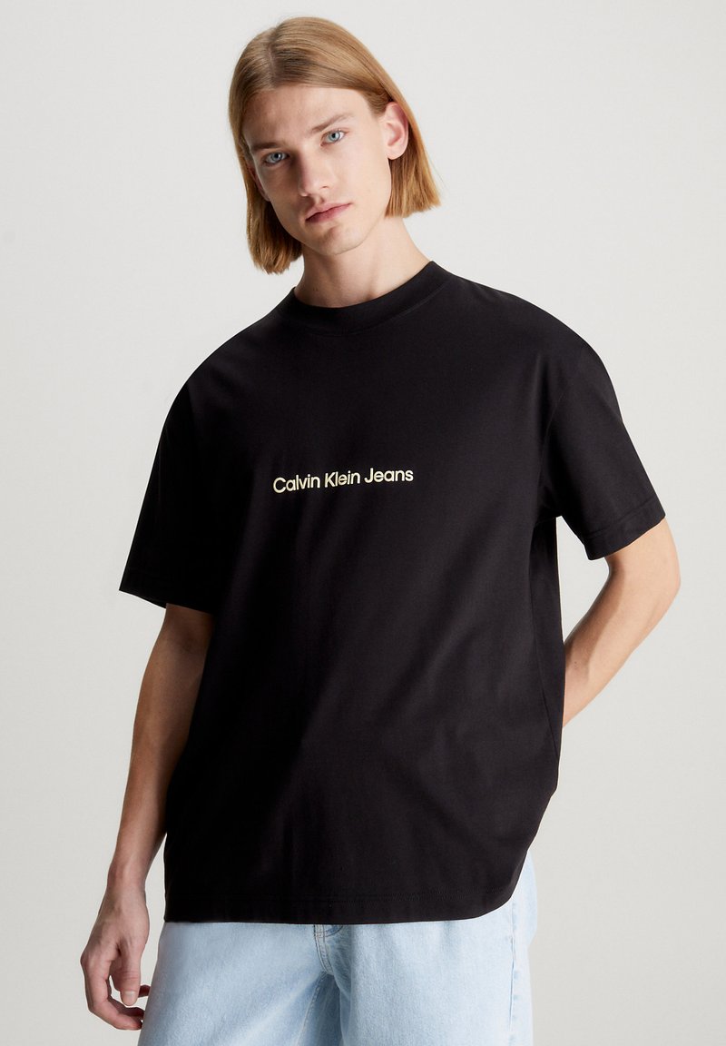 Calvin Klein Jeans SQUARE FREQUENCY LOGO - Print T-shirt - ck black ...
