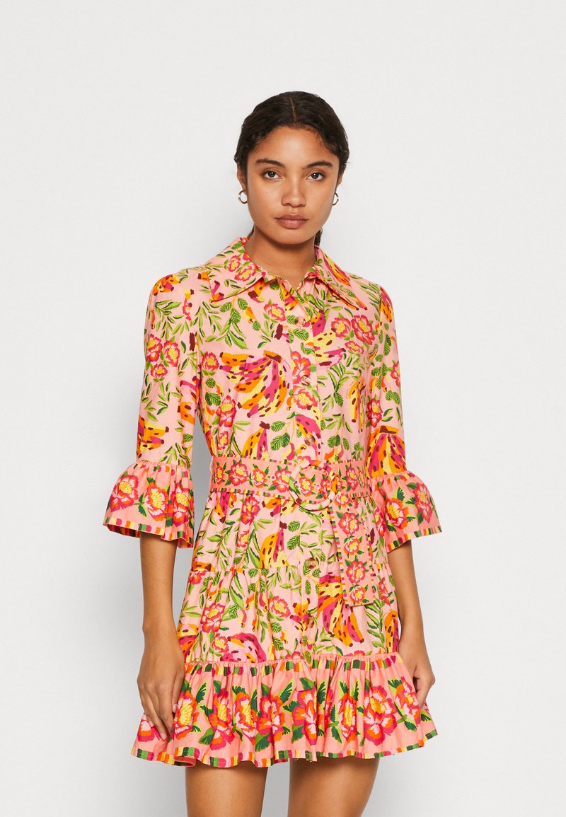 Farm Rio PAINTED BANANAS MINI DRESS - Robe chemise - pink/multicolore ...