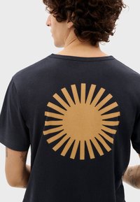 Thinking Mu SOL - T-Shirt print - navy blue/dunkelblau - Zalando.de