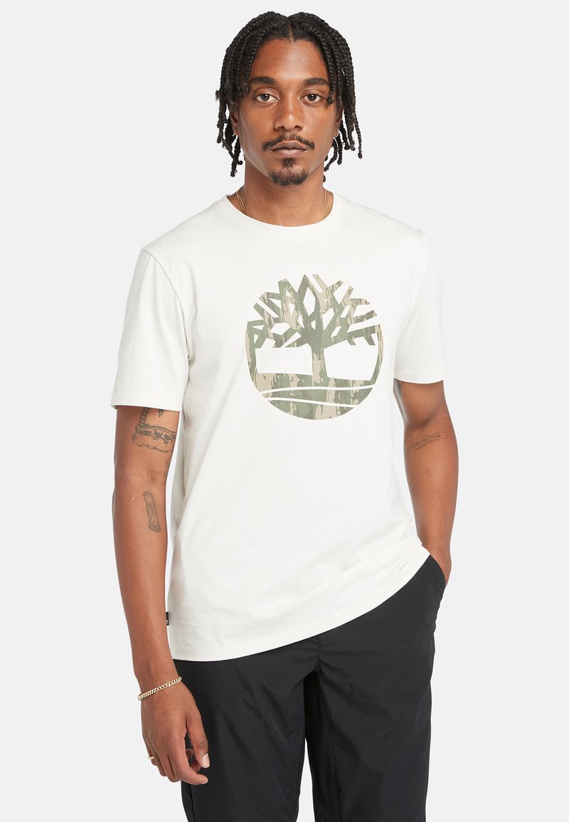 Timberland CAMO TREE LOGO SHORT SLEEVE - Triko s potiskem - vintage ...