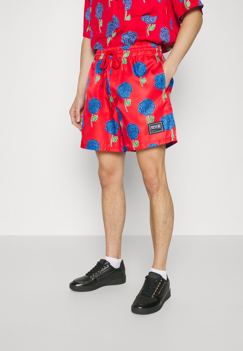 Versace Jeans Couture DIAGONAL ROSES - Shorts - chilli/rot - Zalando.de