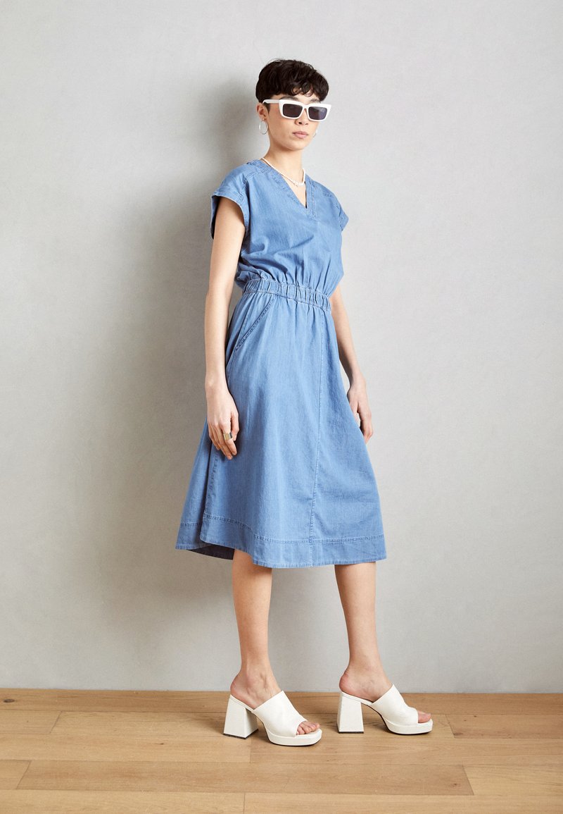 Esprit DRESS - Denim dress - blue light wash/light-blue denim - Zalando