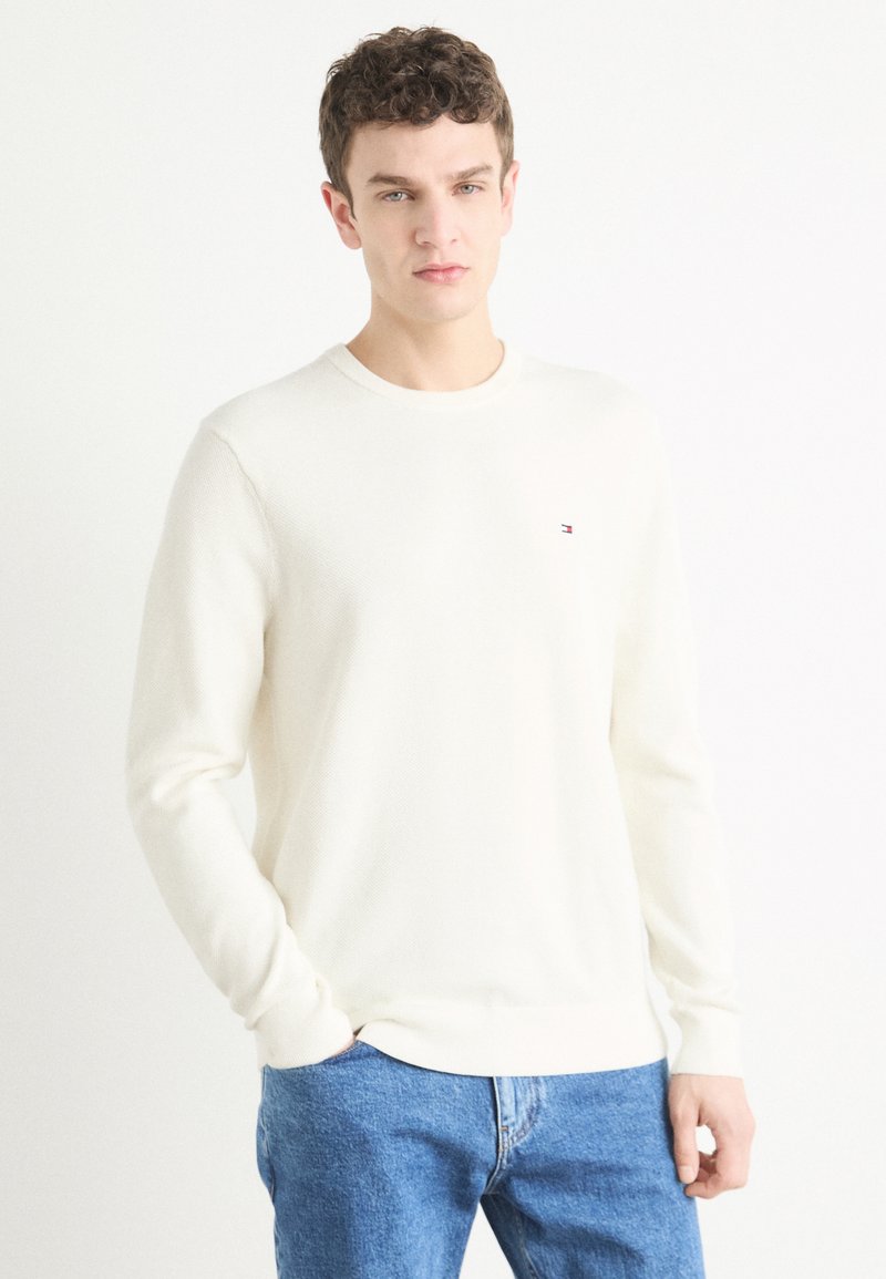 Tommy Hilfiger ESSENTIAL STRUCTURE CREW NECK - Jumper - ecru/off-white ...