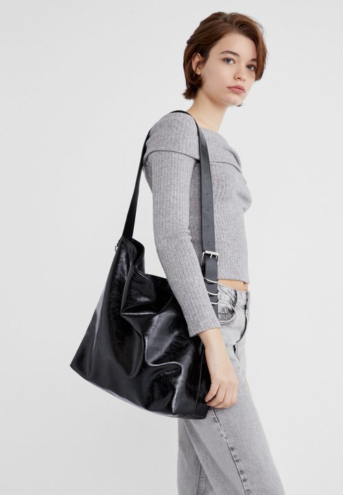 PULL&BEAR URBAN - Shopping bag - black/musta - Zalando.fi