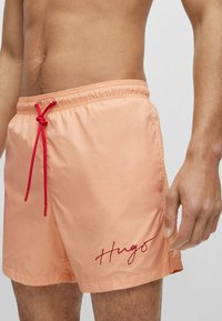 HUGO PAOL - Badeshorts - light red/hellrot - Zalando.ch