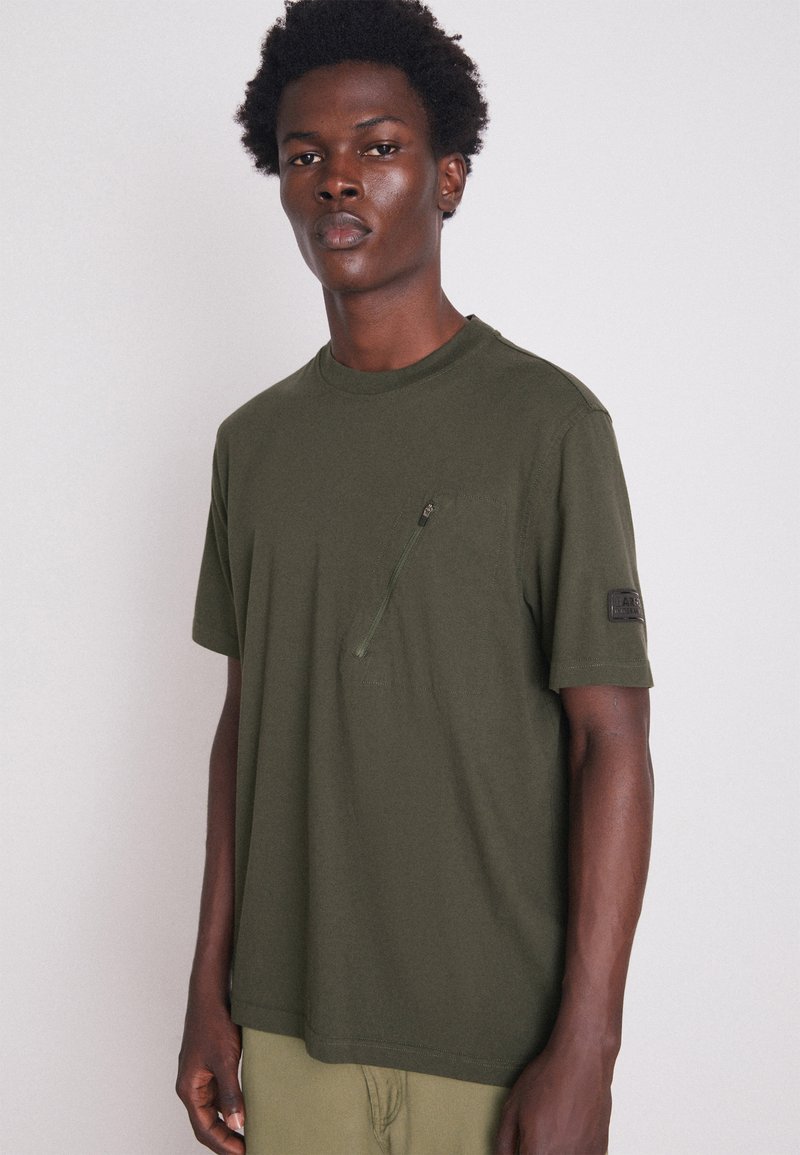 Barbour International REFOCUS TEE - Basic T-shirt - sage/green - Zalando.co.uk