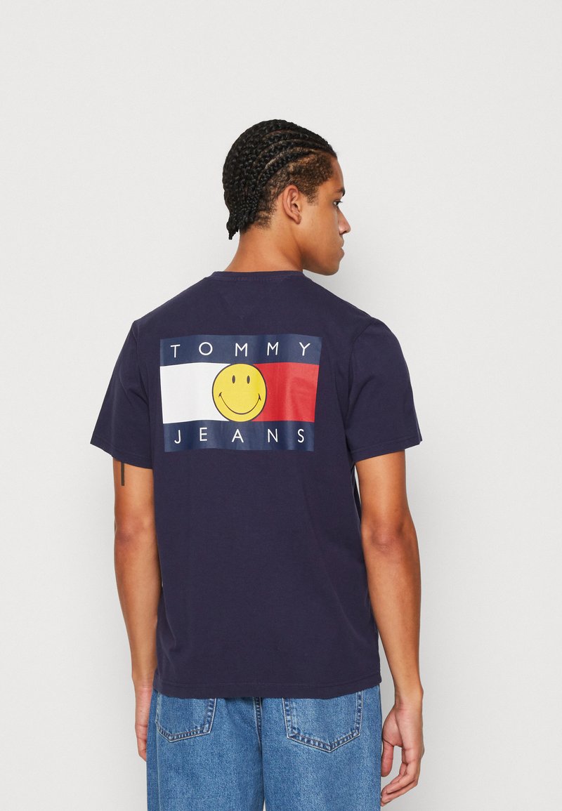 Tommy Jeans TOMMY X SMILEY® TJU SMILEY FLAG TEE - T-Shirt print ...