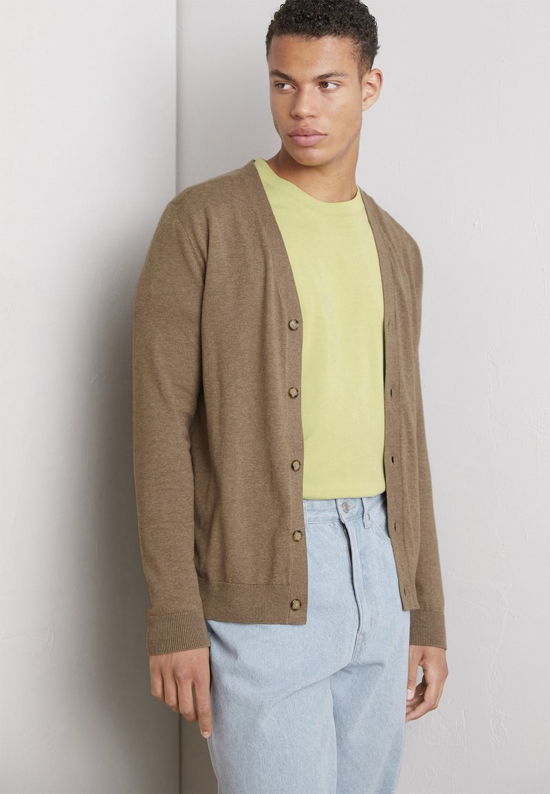 Selected Homme SLHBERG V NECK CARDIGAN - Cardigan - mottled brown ...