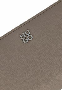 HUGO CHRIS - Geldbörse - light beige/beige - Zalando