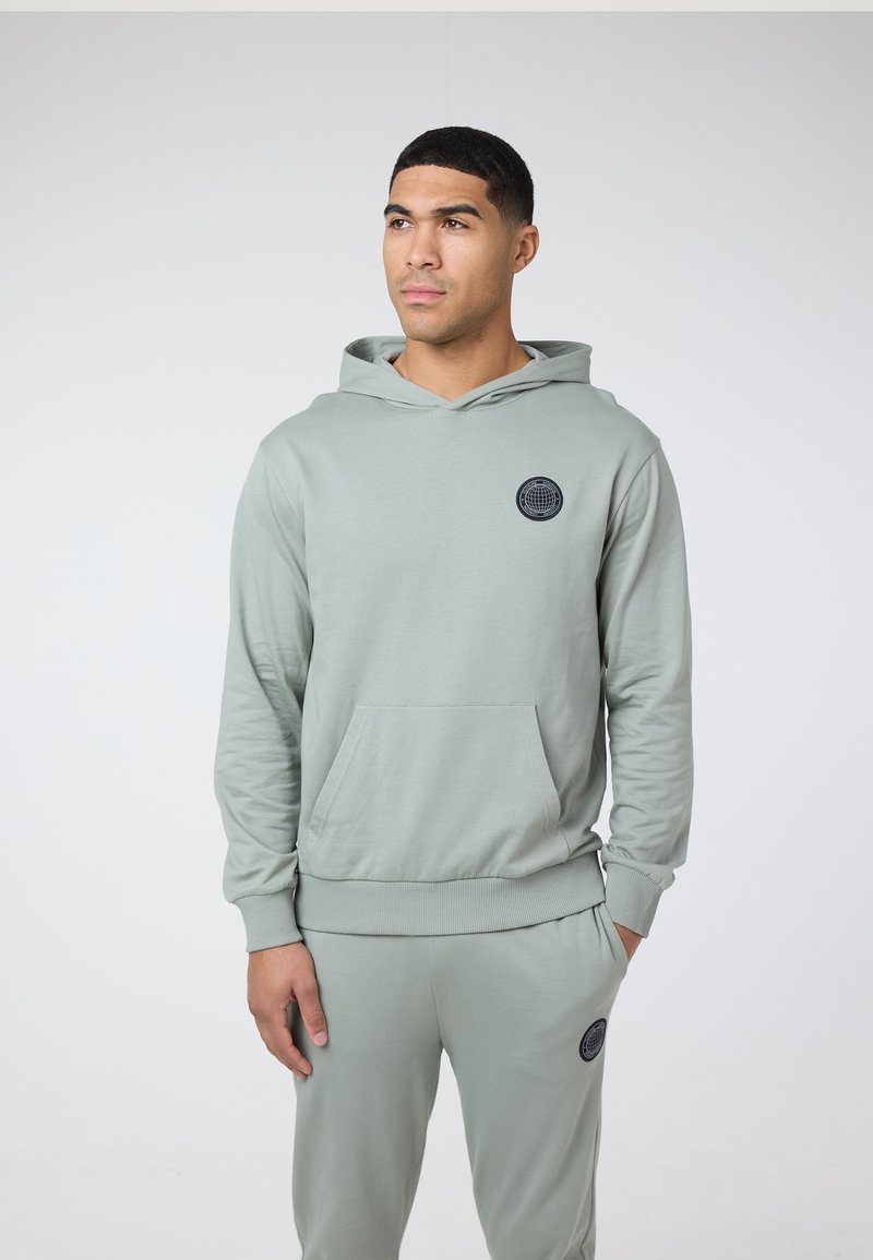 CLOSURE London LOGO BADGE TRACKSUIT SET - Tracksuit - sea moss/green ...