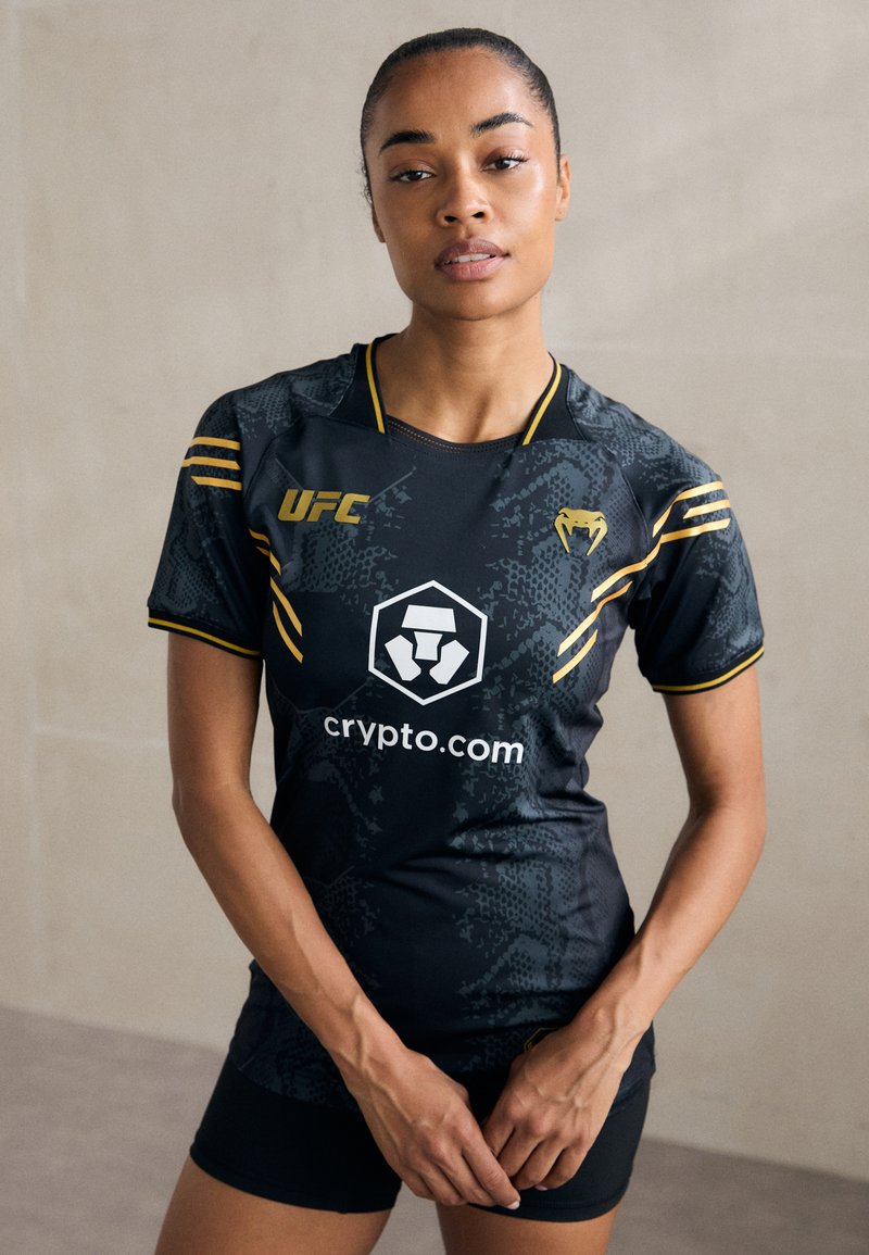 Venum UFC AUTHENTIC FIGHT NIGHT WOMENS WALKOUT CHAMPION - T-skjorte til ...