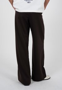 PROHIBITED Pantaloni - brown/marrone - Zalando.it