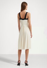 Lauren Ralph Lauren DAULVREN SLEEVELESS DAY DRESS - Cocktailkleid/festliches Kleid - mascarpone ...