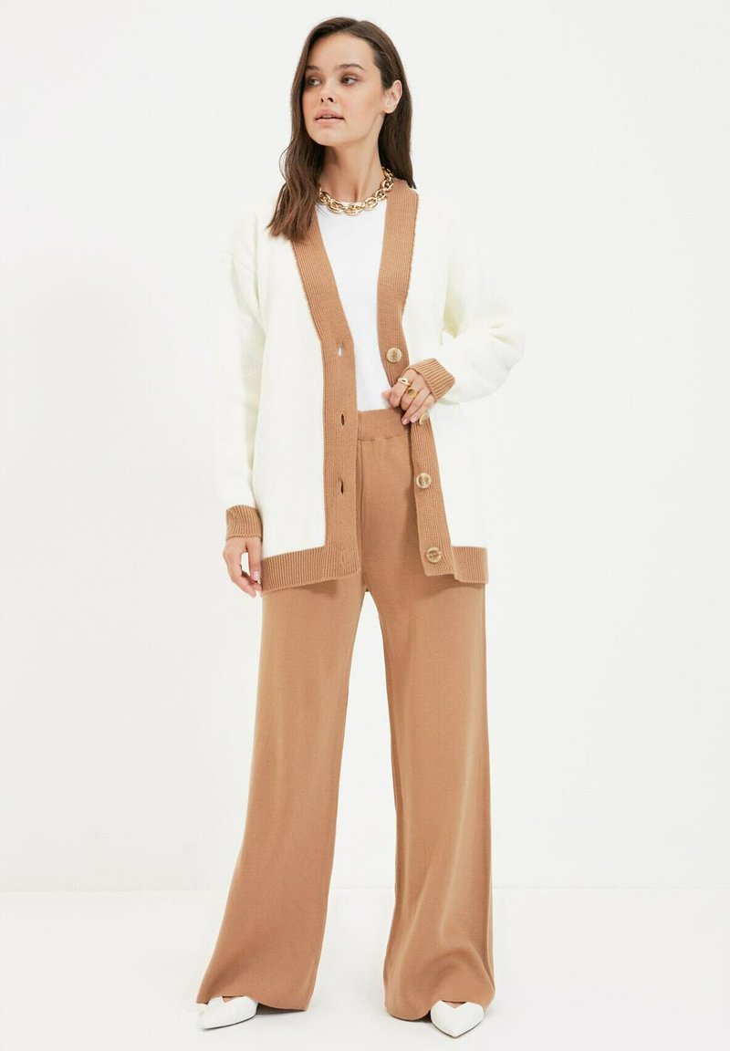 Trendyol Modest TWO-PIECE SET - Vest - camel/bruin - Zalando.be
