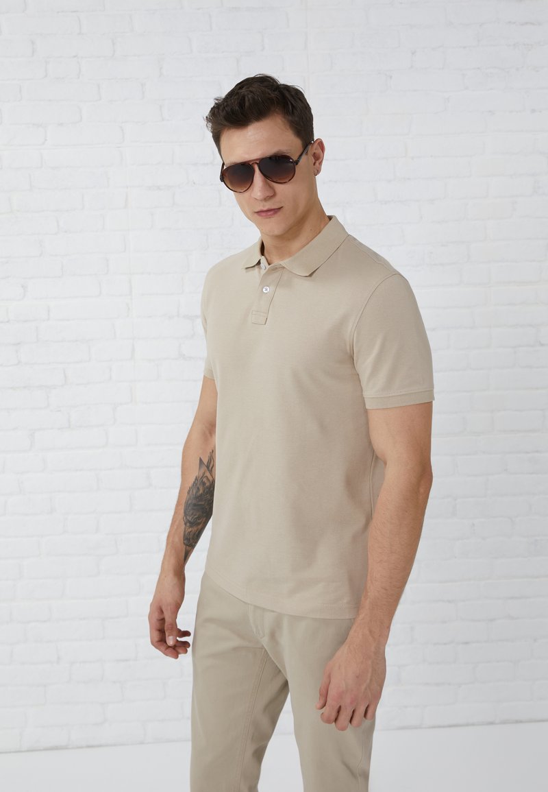 Pier One Polo shirt - tan - Zalando