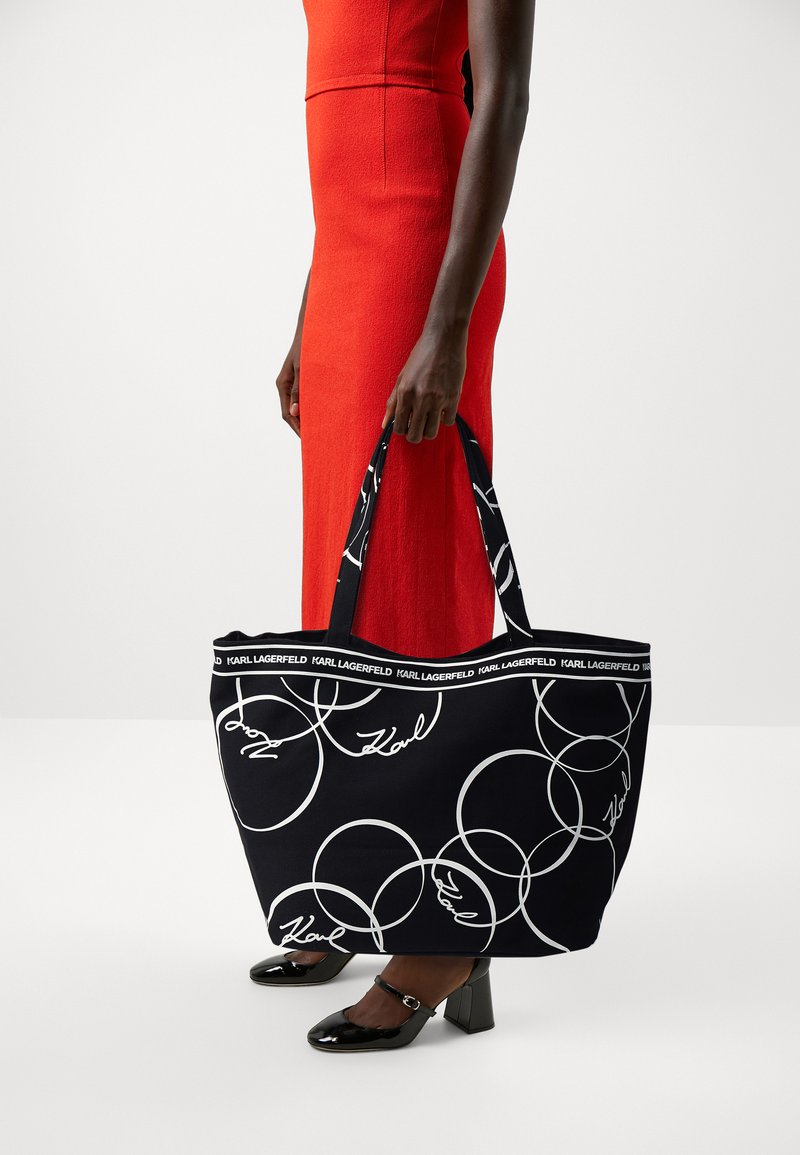 KARL LAGERFELD SIGNATURE CIRCLE - Velká kabelka - black/white/černá ...