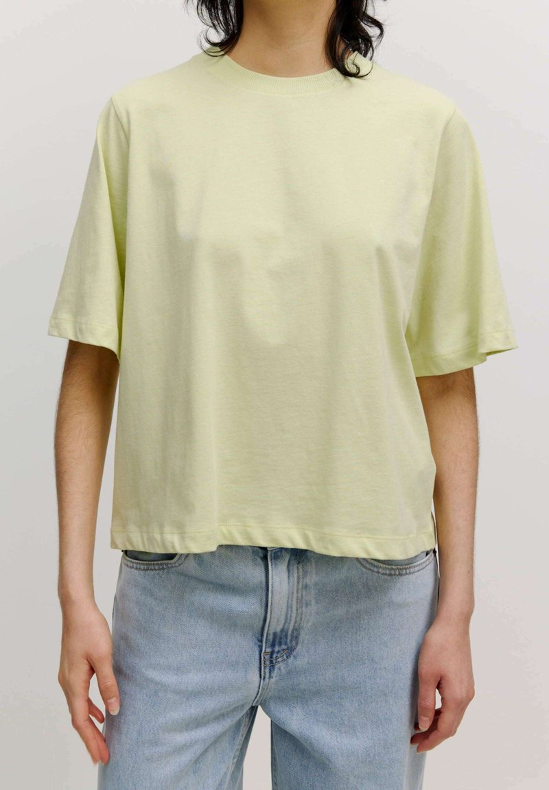 EDITED NOLA - T-Shirt basic - grün - Zalando.de