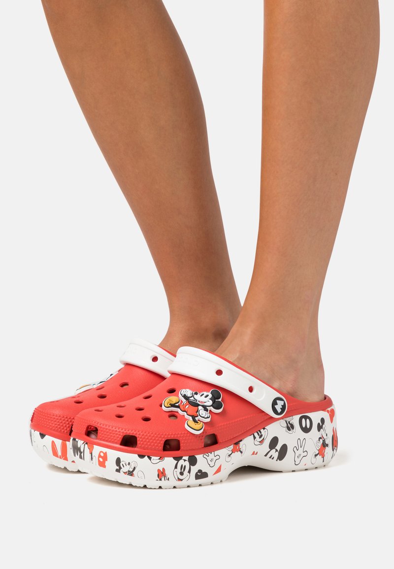 Crocs MICKEY PLATFORM - Papuci - flame/roșu - Zalando.ro