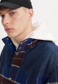 Levi's® WEBSTER WESTERN PUFFER - Chaqueta fina - crandle plaid allspice ...