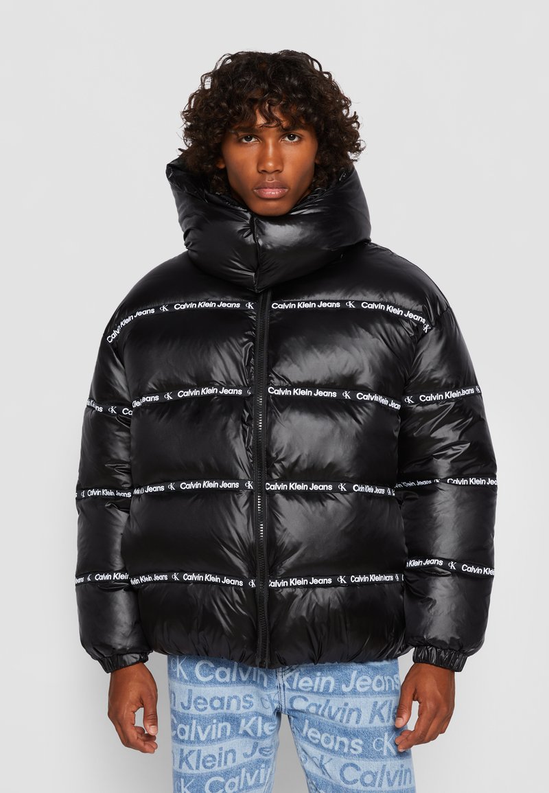 Calvin Klein Jeans Exclusive Logo Tape Puffer Winterjas Ck Black