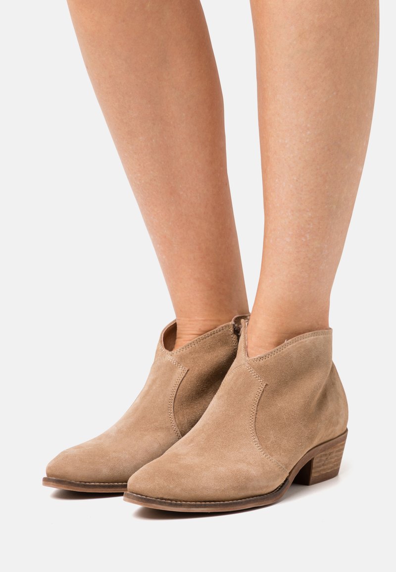 Pavement DICTE - Ankle boots - taupe - Zalando.ie