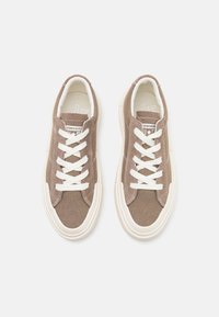 Converse CHUCK TAYLOR ALL STAR CRUISE - Baskets basses - mud mask/egret ...
