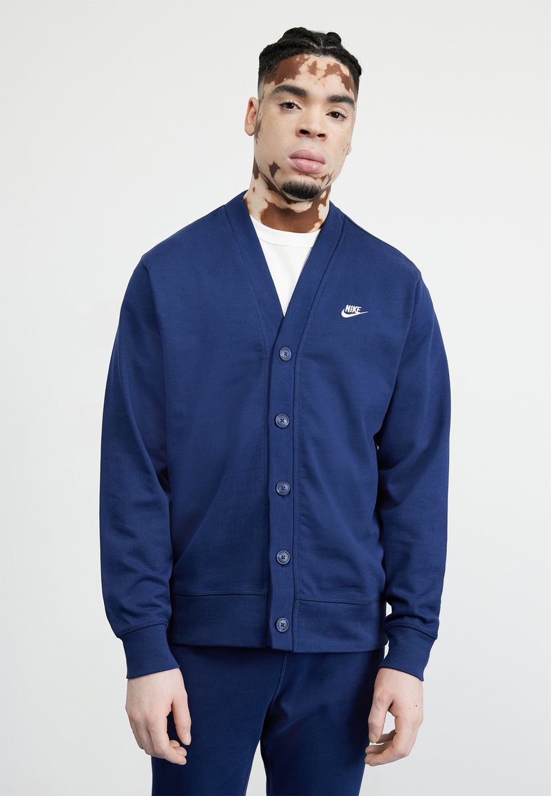 Nike Sportswear CLUB FAIRWAY CARDIGAN - Felpa con zip - midnight navy ...