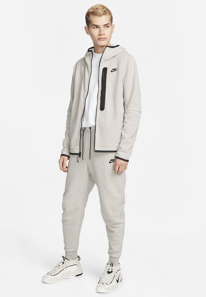 Nike Sportswear TECH FLEECE FZ WINTER HD - Sweatjacke - cobblestone ...