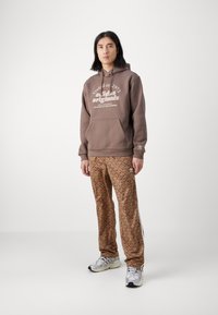 adidas Originals HOODIE - Hoodie - earth strata/bruin - Zalando.nl