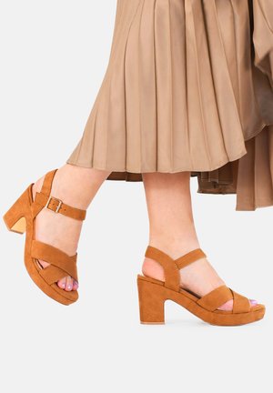 Posh by Poelman MARY - Clogs - sand - Zalando.de