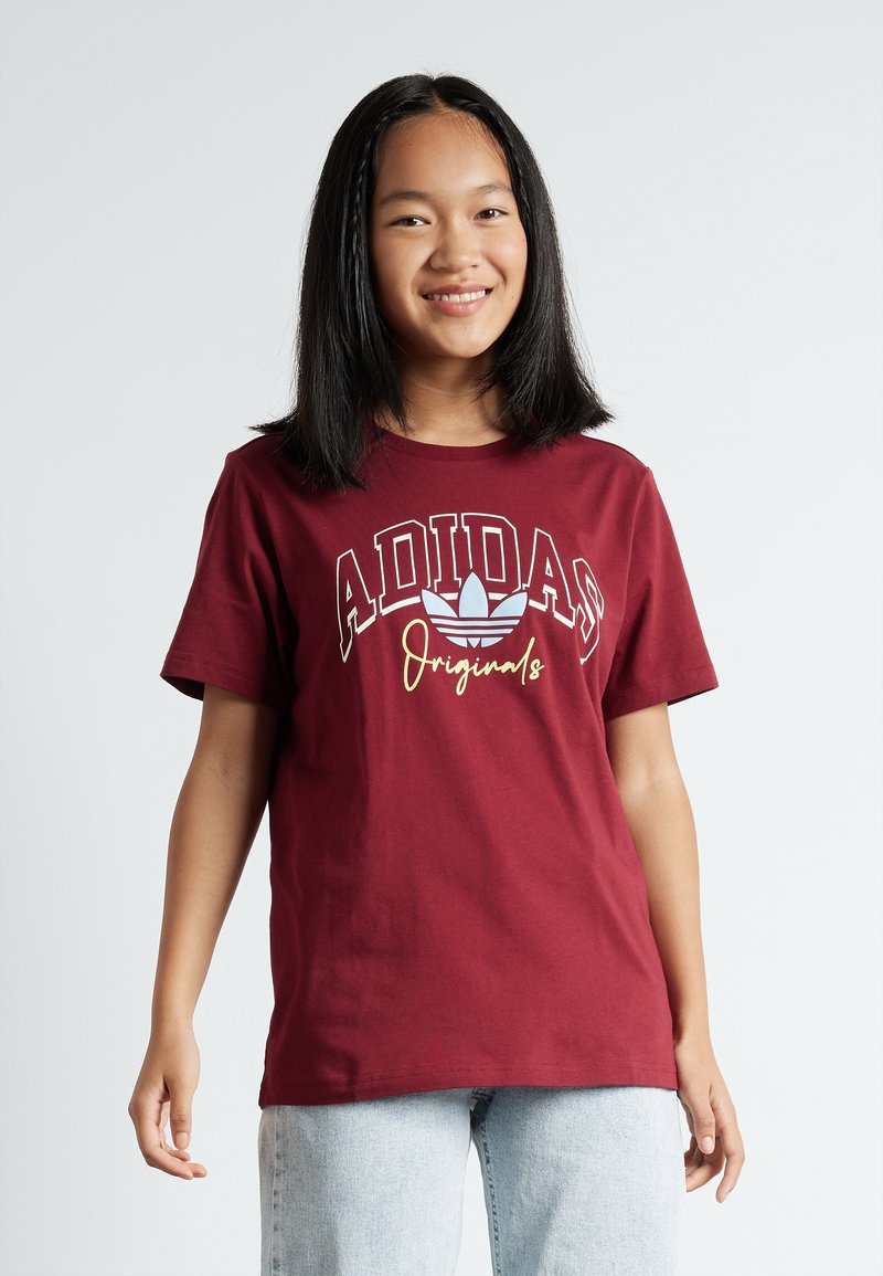 adidas Originals JUNIOR - T-shirt print - collegiate burgundy ...
