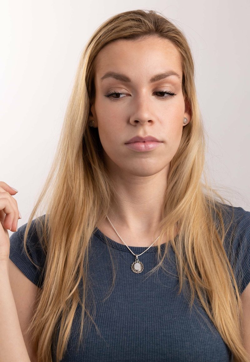 Mantraroma KUMA MIT KETTE - Necklace - rosenquarz/light pink - Zalando.de