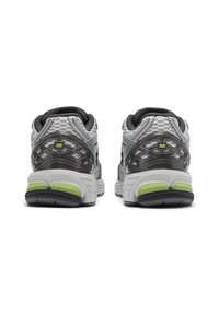 New Balance 1906 - Sneakers laag - black metallic / alkaline green ...