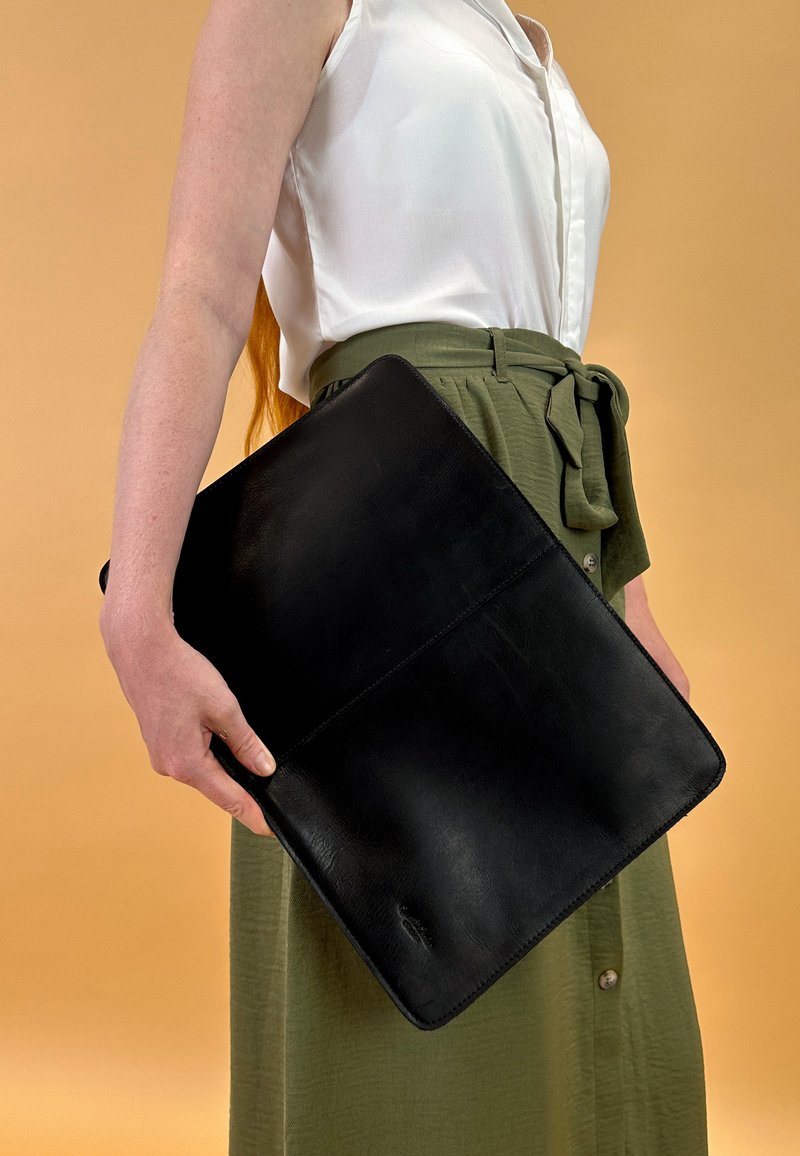 Gusti Leder LUKE - Portfölj / Datorväska - schwarz/svart - Zalando.se