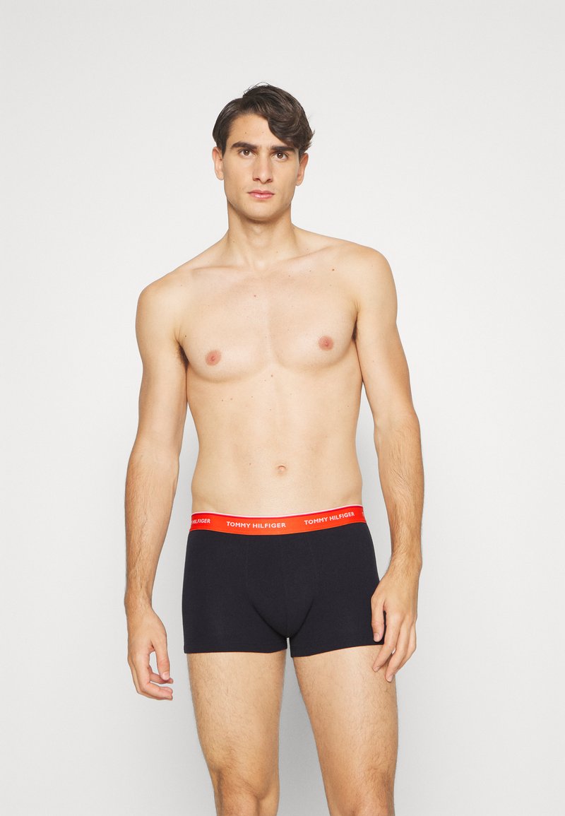 Tommy Hilfiger PREMIUM ESSENTIALS TRUNK 3 PACK - Culotte - deep orange/vivid yellow/camo green ...